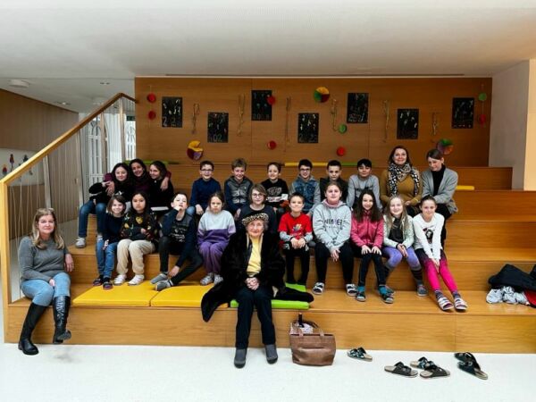 Pinkafelder Zeitzeugin zu Besuch in der Volksschule Pinkafeld – VS ...